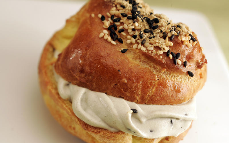 Patisserie Chantilly petits choux au sesame (Black sesame cream puffs ...